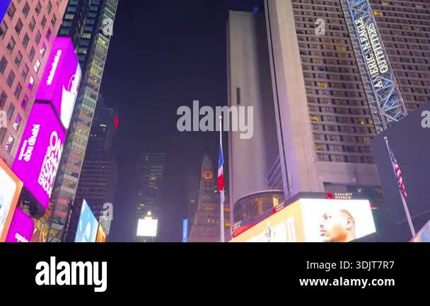 New York, New York State, USA - 07.28.2024: A large crowd of tourists ...