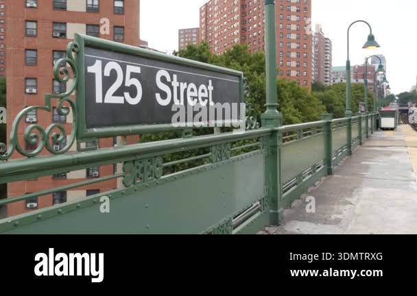New York City Upper Manhattan subway outdoor station platform, 125 ...