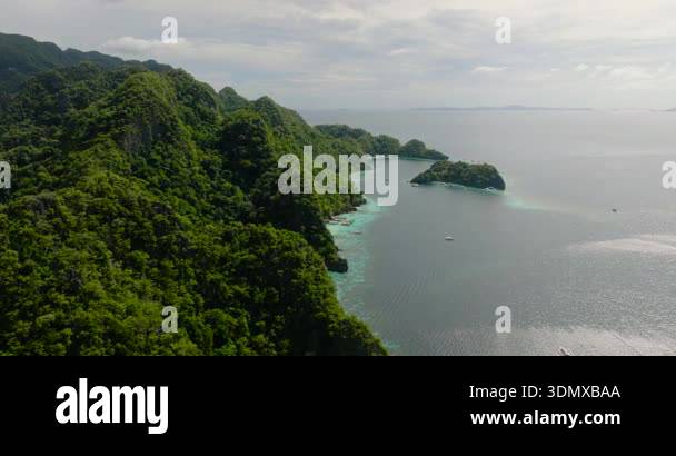 Boats running around Small Island, Sunset Beach and Atwayan Beach in ...