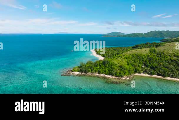 Transparent turquoise sea water and corals in Logbon Island. Romblon ...