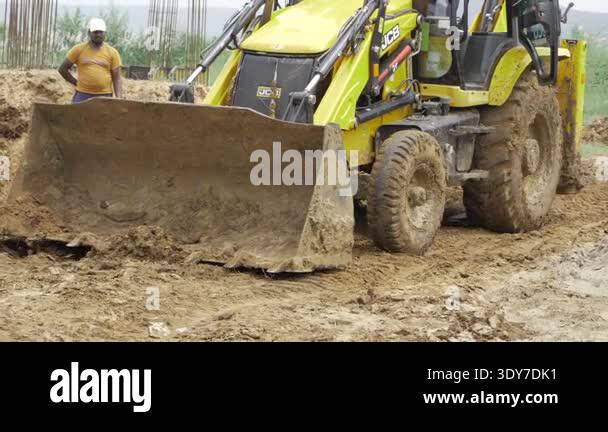 Diggers digging Stock Videos & Footage - HD and 4K Video Clips - Alamy