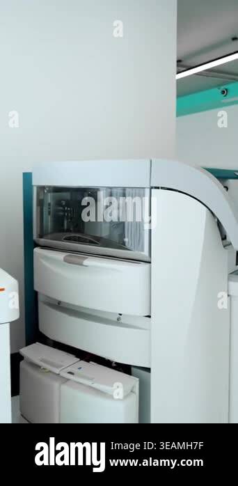Automated immunoassay and chemistry analyzer performing diagnostic ...