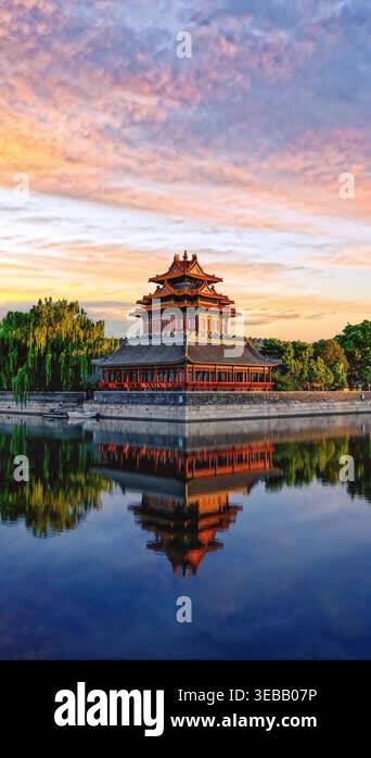 Timelapse of sunrise at the Corner Tower of the Forbidden City in ...