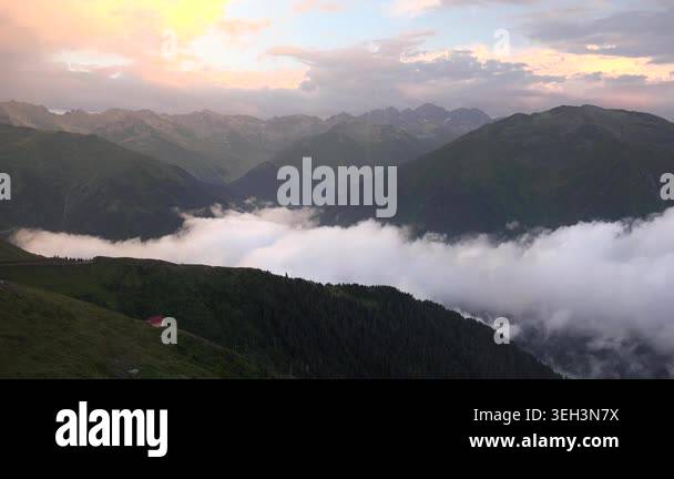 Timelapse mountain cabin above clouds in Huser Yaylasi, Rize, Turkey ...
