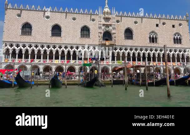 Doge's Palace displays Venetian Gothic architecture in Venice Italy ...