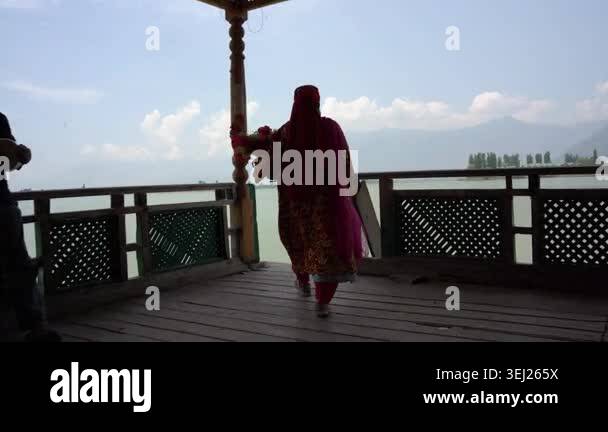Woman tourist enjoying view of water fountains in Dal Lake ,Kashmir ...