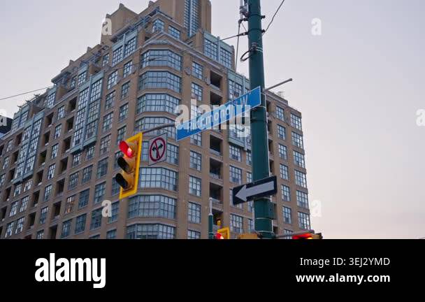 Richmond Street West sign with traffic light at a downtown Toronto ...