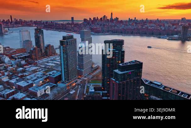 Stunning panorama of New York City crossed by the river. Spectacular ...