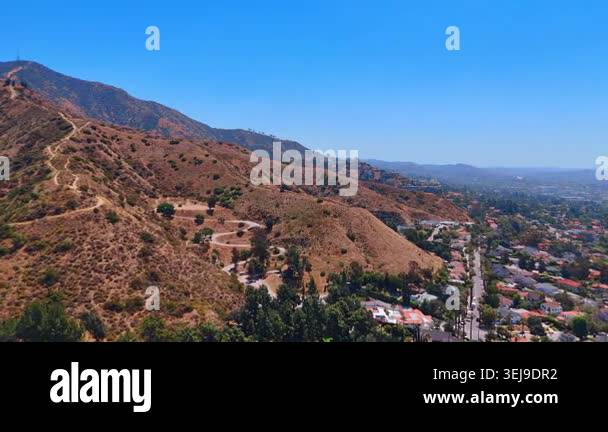 Winding road running through the Verdugo Mountains in Glendale ...