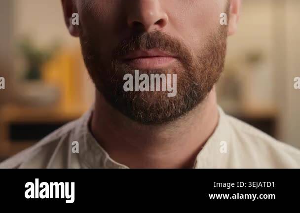 Close up shocked man surprised male guy bearded face at home ...