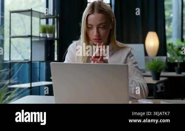 Caucasian businesswoman with computer dissatisfied with online failure ...