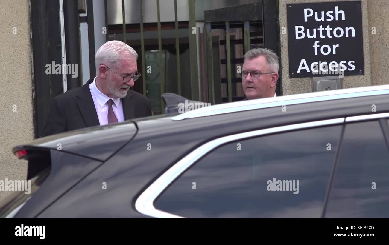 Sir Jeffrey Donaldson leaving Newry Crown Court Stock Video Footage - Alamy