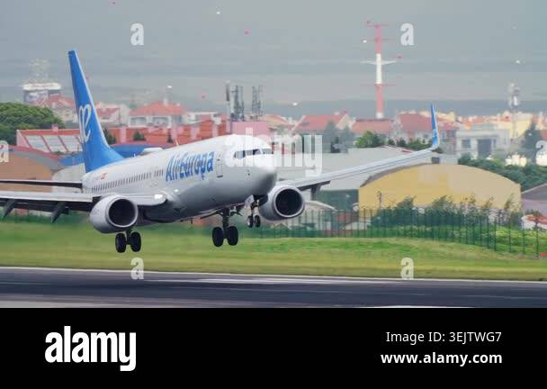 LISBON, PORTUGAL - JANUARY 28, 2026: Air Europa Boeing 737 landing at ...