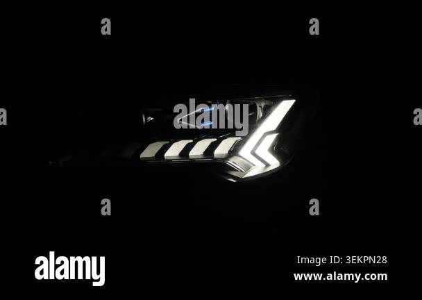 Audi Q7 3.0 TFSI hybrid Quattro Adaptive Laser Headlight turning on ...