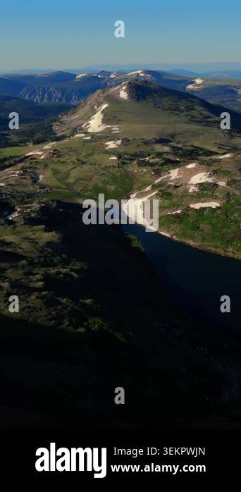 Vertical Screen: Beartooth Highway in Montana USA features stunning ...