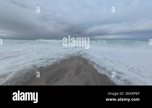 Ocean waves horizon. Waves rocky sunset. Ocean cloudy horizon.Seascape ...