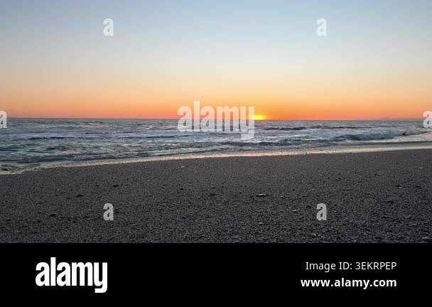 Sunrise ocean beach. Ocean cloudy horizon.Seascape at sunset, clouds ...