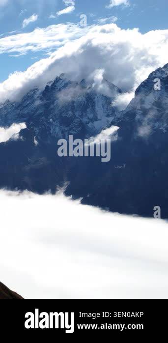 Mountain Peaks Above Rolling Cloud Inversion, Dramatic Alpine Vista ...