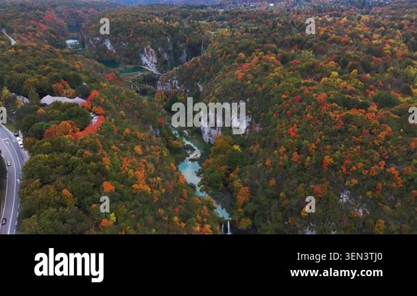 Stunning aerial perspective of the korana river canyon in plitvice ...