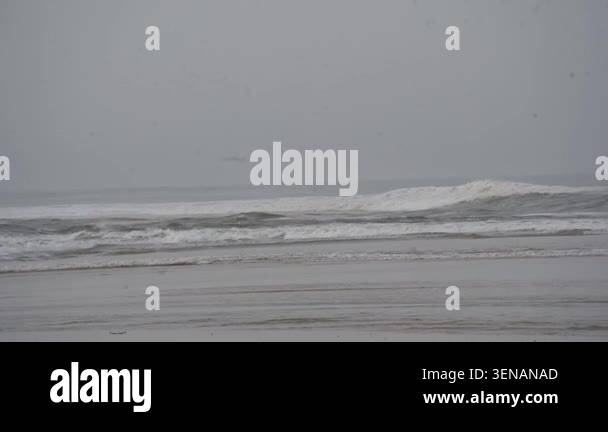 Beautiful Atlantic Ocean Rolling Waves with Natural Sound at Soustons ...