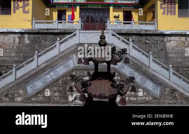 The magnificent architecture and serene atmosphere of classical Chinese ...
