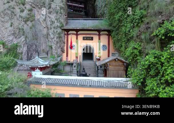 The magnificent architecture and serene atmosphere of classical Chinese ...