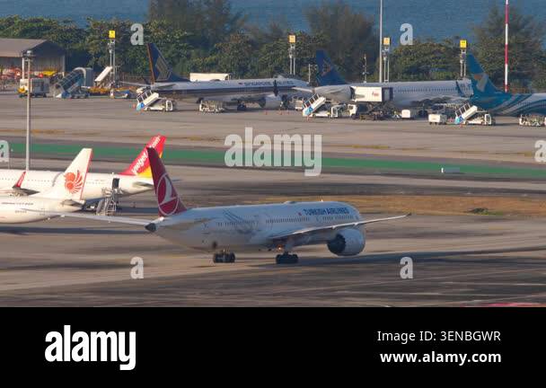 PHUKET, THAILAND - JANUARY 26, 2026: Turkish Airlines Boeing 787-9 ...