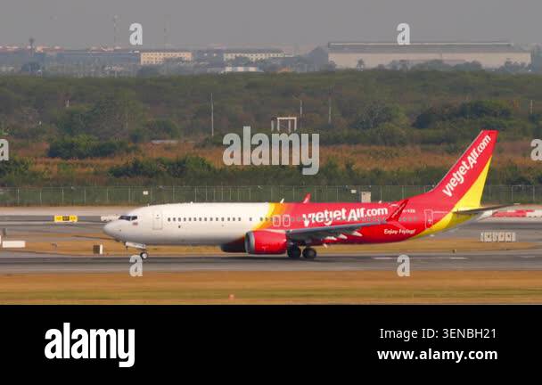 BANGKOK, THAILAND - JANUARY 13, 2026: A Thai VietJet Air Boeing 737-8 ...