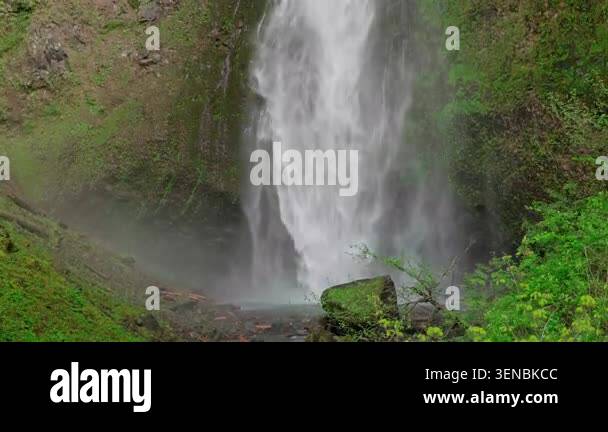 Columbia River Gorge, Oregon, USA - 04.28.2026: Multnomah Falls Stock ...