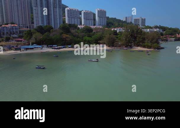 Sultan Ahmad Shah Mosque floating on the water with surrounding boats ...