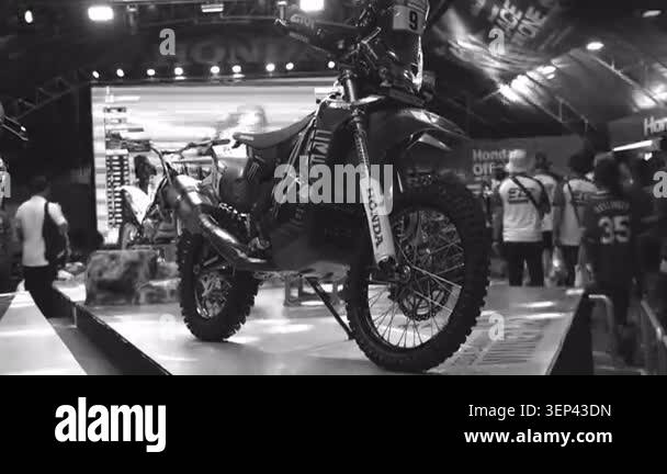 Ultimate Honda CRF450 Rally Motorcycle Showcasing Powerful Performance ...