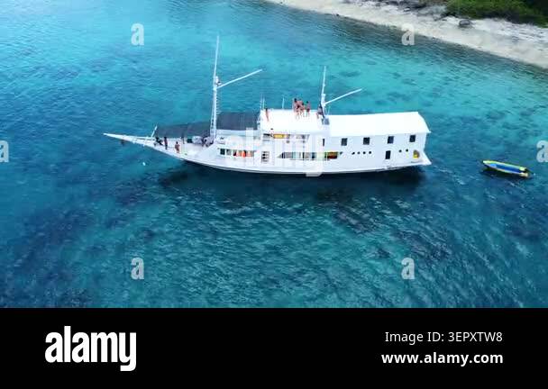 Top down aerial view of a traditional indonesian phinisi boat. Tourists ...