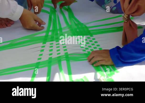 Making woven items using plastic ribbon. Crafts made from recycled ...