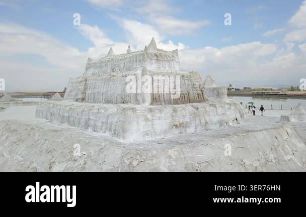 China Qinghai Chaka Salt Lake Scenic Area Salt Sculpture and Tourists ...