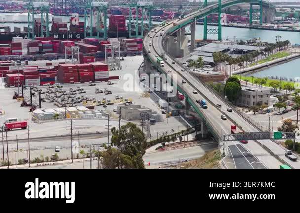 Vincent Thomas Bridge connecting San Pedro to Terminal Island at Port ...