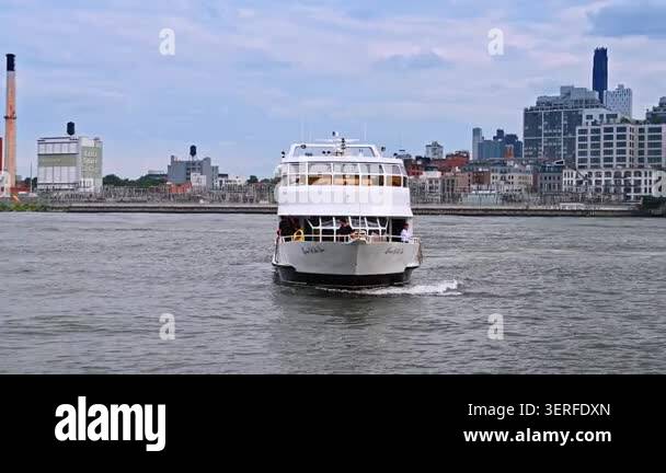 New York, USA, 8 May 2026: Tour boat approaching from East River with ...