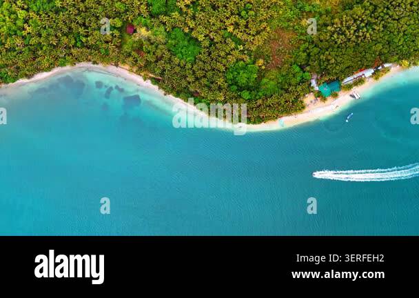 Overhead view of coral reef and white sand beach, Bocas del Toro ...
