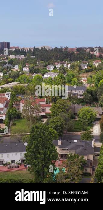 Exclusive Los Angeles real estate in Beverly Hills, luxurious mansions ...