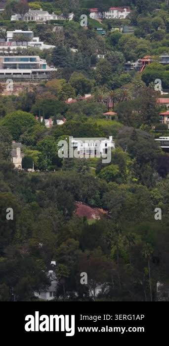 Exclusive Hollywood Hills mansions with swimming pools in wealthy ...