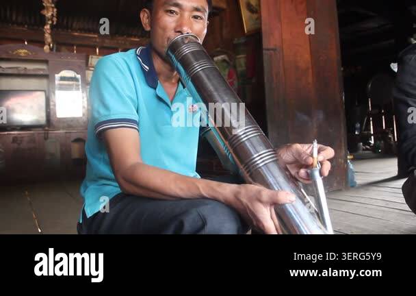 SAMARKISAY, LAOS - NOVEMBER 22, 2019: Chidren in Samarkisay village in ...