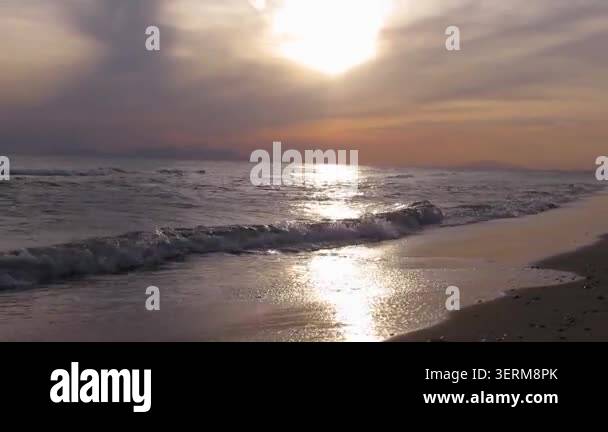 Golden Sunset Over Sea Waves and Horizon, beautiful sunset over the sea ...