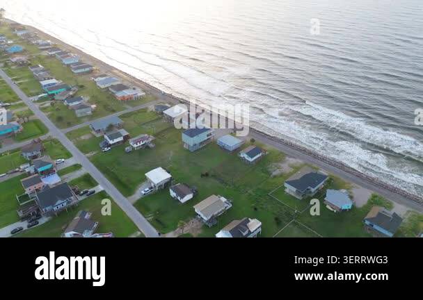 Beachside parallel lanes show rows of homes east of Seashell Dr aligned ...