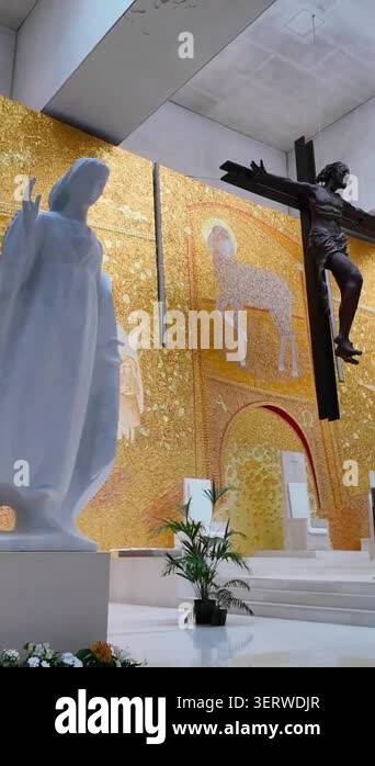 Vertical view of interior and Altar of the Basilica of the Holy Trinity ...