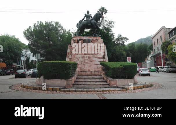 Handheld 4K footage captures the equestrian monument to General ...