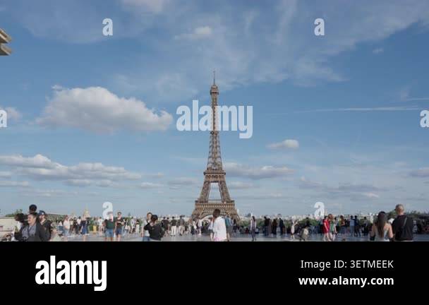 PARIS, FRANCE, JUNE 4, 2026 International tourists walk on Trocadero ...