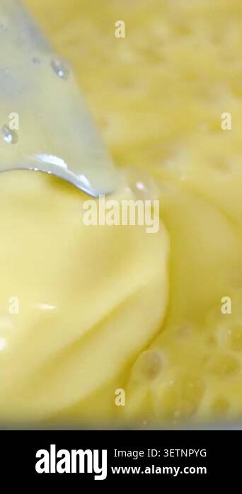 To make mango jelly, add gelatin to mango puree, blend with a blender ...