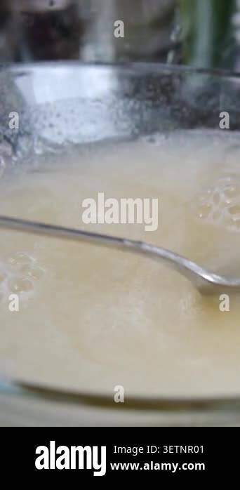 To make mango jelly, add gelatin to mango puree, blend with a blender ...