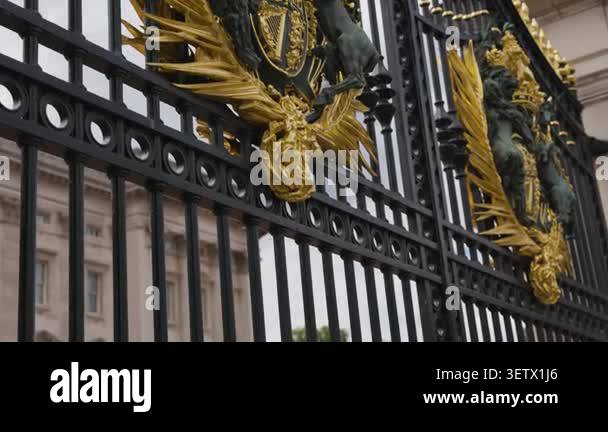 Buckingham Palace Gate Crest Close Up With Lion And Unicorn. High ...