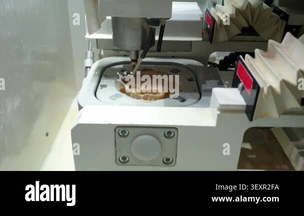 Timelaps of curving teeth in milling machine Stock Video Footage - Alamy