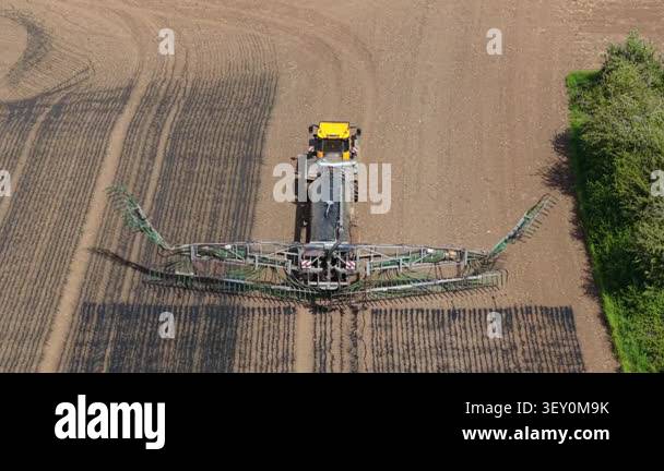 Agricultural machinery retracting slurry injector after organic liquid ...
